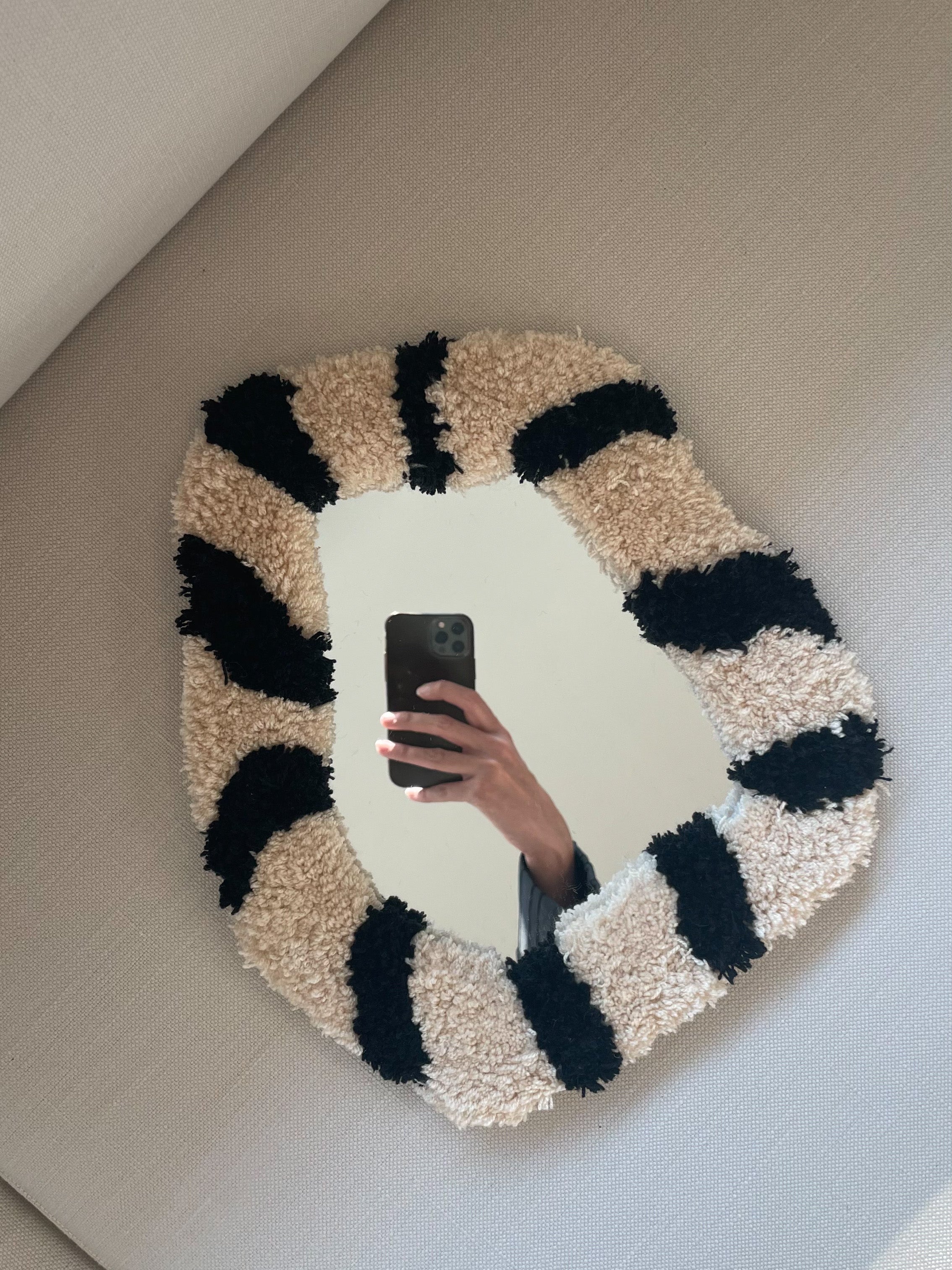 Beige Tufted Mirror – Houfna